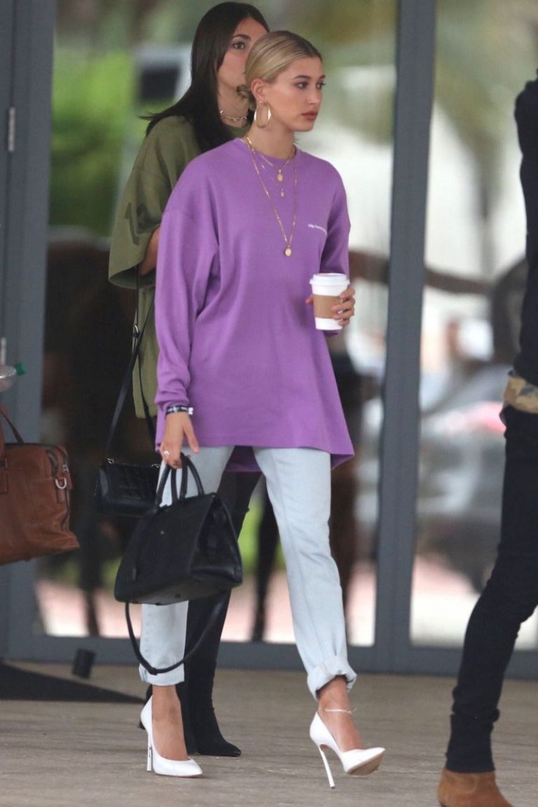 10 looks da Hailey Bieber que você pode adaptar no seu look de trabalho ...